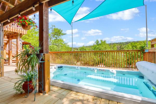 Creekside Vista Escape - Lodge - Wimberley, TX