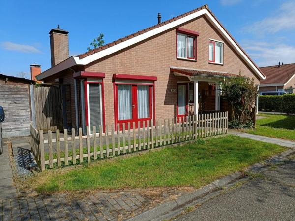 Pleasant Holiday Home With Garden - Breskens