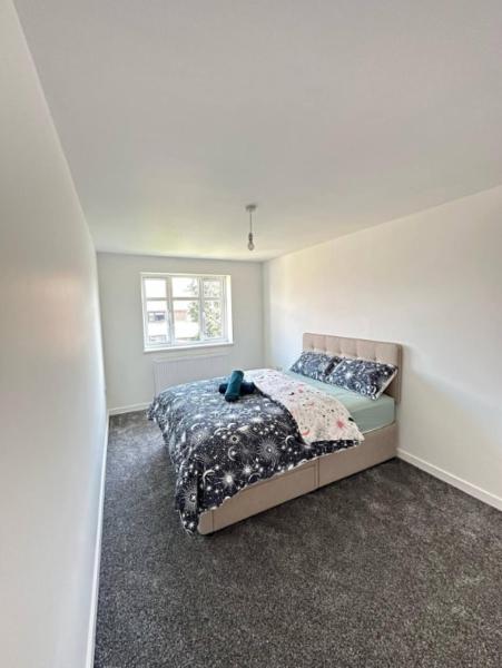 New 4-bedroom Family Home With Free Parking - Stockport