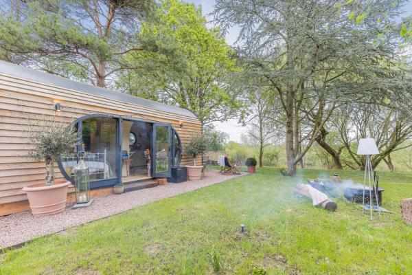 The Pod - Riverside Retreat - Upton upon Severn