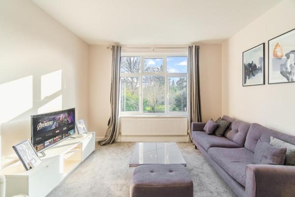 Ascot Racecourse Apartment - Free Parking - Bracknell