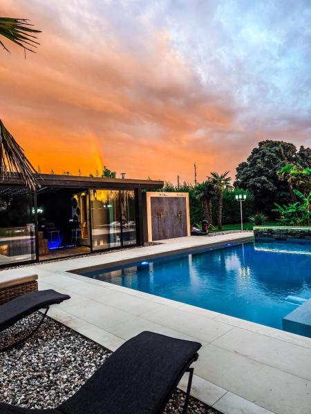Casakadd002luxuryheated Pool Garden Patio Barbeque - Chioggia