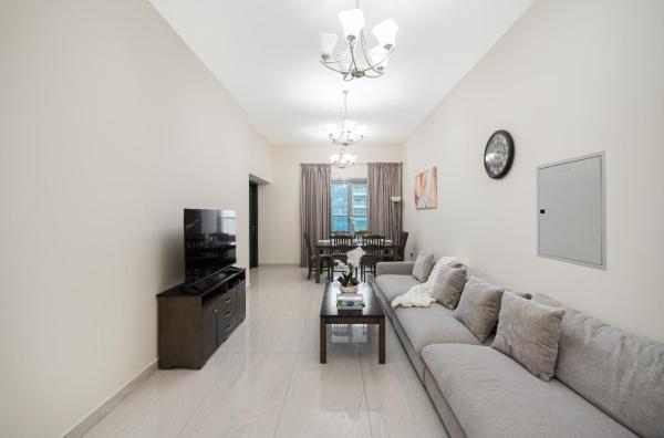 Family-sized 4br I Pool, Jacuzzi & Gym - United Arab Emirates