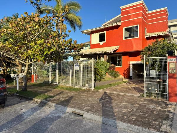 Casa Pinheiros - Casa Na Praia De Palmas Com 4 Dormitórios E Piscina - Florianópolis