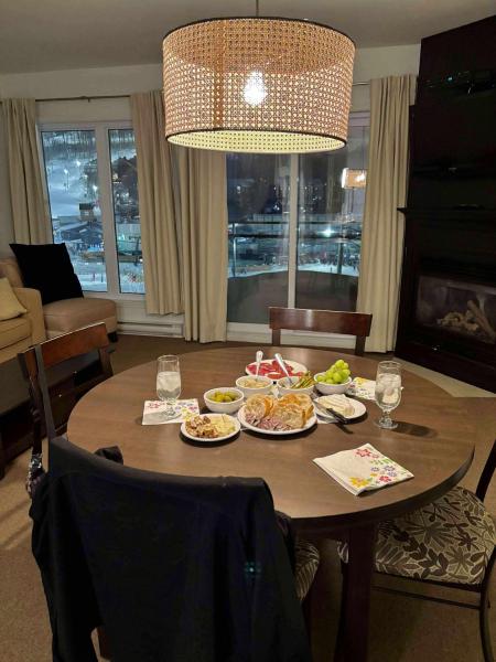 Superbe Ski-in Ski-out Condo - Bromont