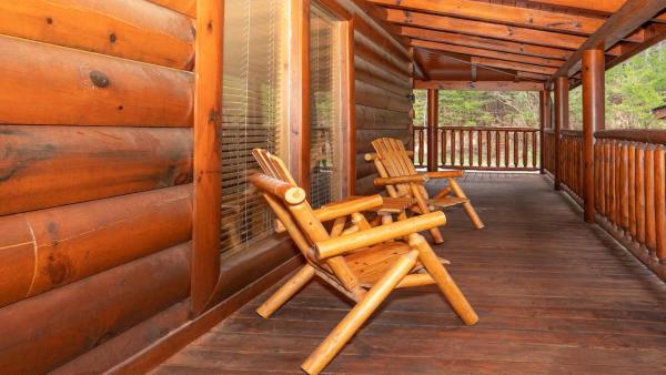 Smoky Mountain Escape By American Patriot Getaways - Pigeon Forge