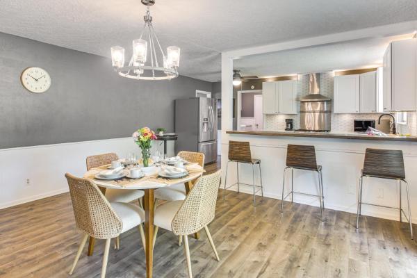 3 Mi To Ou Campus Norman Home With Sleek Interior! - Norman, OK