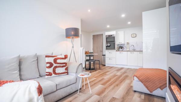 Stā By The Bridge, Inverness City Centre - Loch Ness