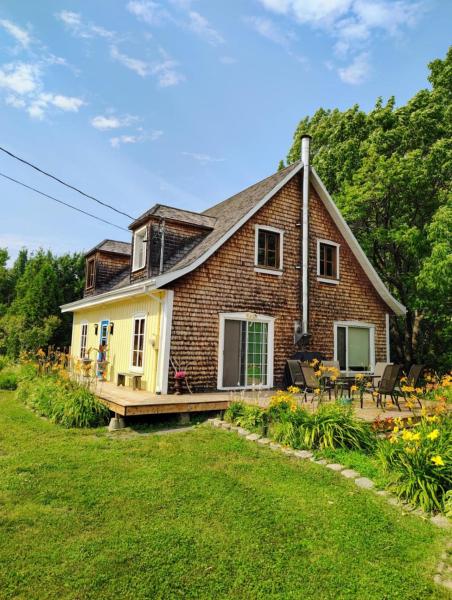 La Maison Jaune - New England