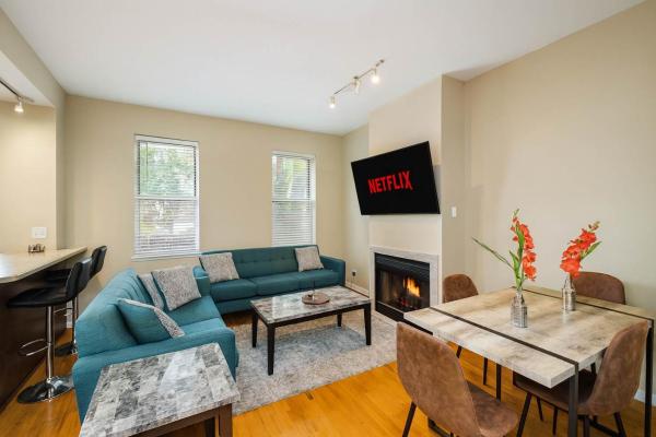 Stylish 2br Apartment With Private Balcony Near Soulard - St. Louis, MO