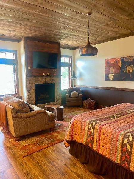 The Dogwood Inn - Blue Ridge, GA