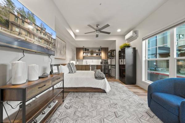 Centrally Located Lake Oswego Studio - Wilsonville, OR