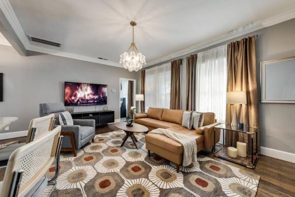 Spacious 1br Dallas Retreat Big Private Balcony - Dallas, TX