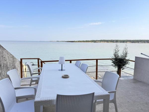 Aussergewöhnlicher Ferienunterkunft Direkt Am Meer Bei Novigrad - Novigrad