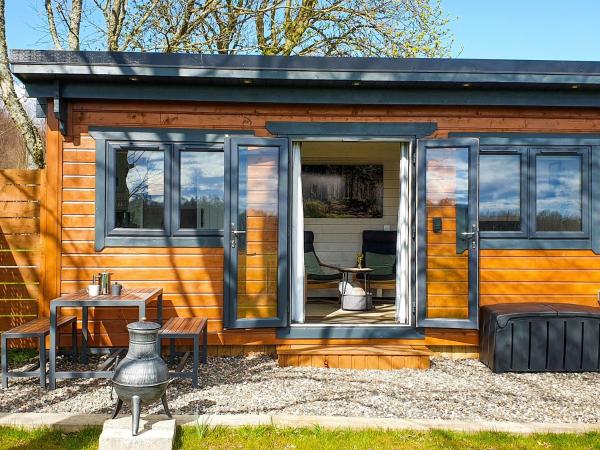 Bumblebee Cabin - Uk45403 - Forfar