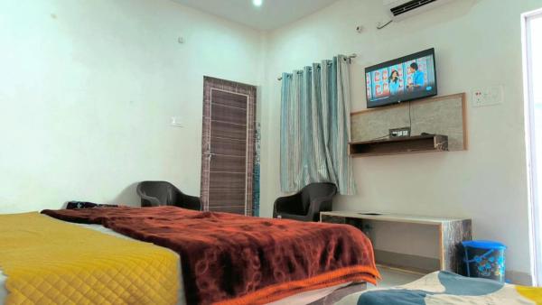 The Rainbow Residency Guest House - Varanasi