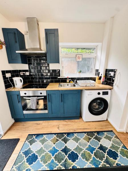 Swankyhome4groups N Contractors - West Midlands