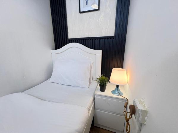 Comfort Nock Partition Room Near Mall Of Emirates - Dubai