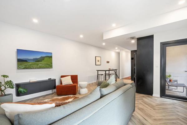 Bright Kingston Stay With Balcony Access - National Gallery of Australia, Parkes