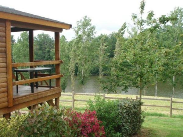Chalet Cosy - Vue Sur L'étang Avec Terrasse - Api-1-52-288 - Aveyron