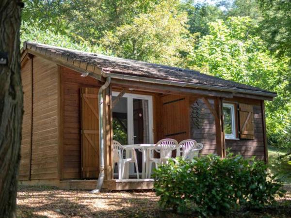Chalet Pour 4 Avec Terrasse, Coin Repas Extérieur - 2 Chambres - Api-1-52-410 - Aveyron