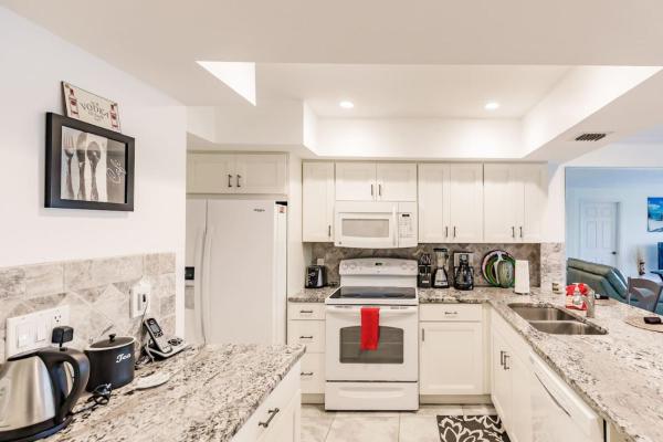 Park Shore Resort,great Views-top Floor Bldgj 454 - Naples, FL