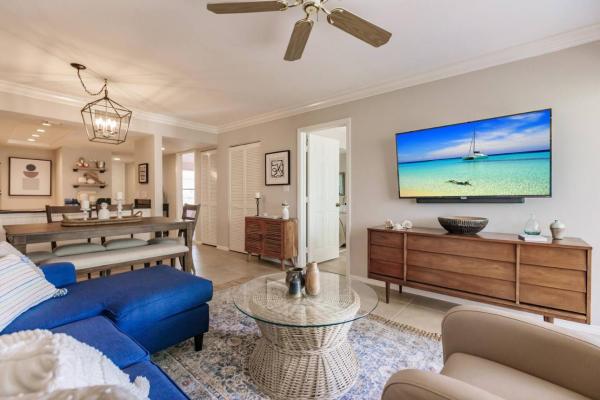 Park Shore Resort-top Floor Bldg C 221- Peaceful - Naples, FL