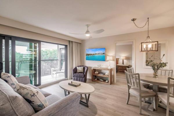 Park Shore Resort Deluxe Condo Top Floorbldg F 339 - Naples, FL