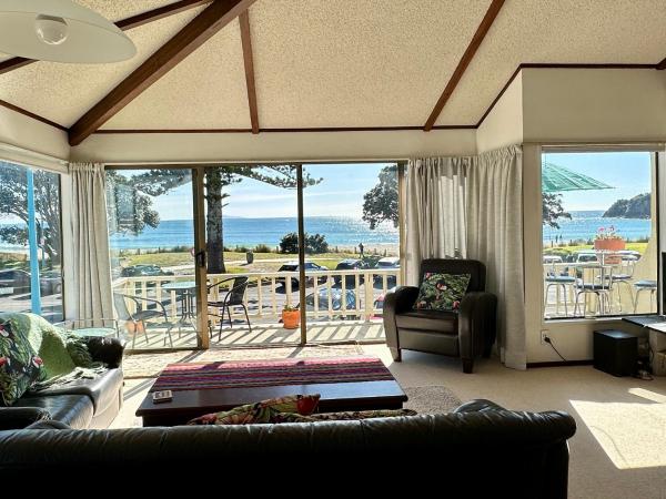 Classic Kiwi Beachfront Bach - Mount Maunganui