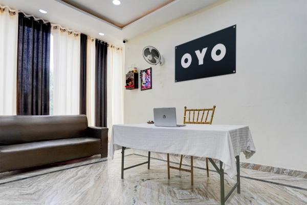 Hotel O R N Palace - 佔西