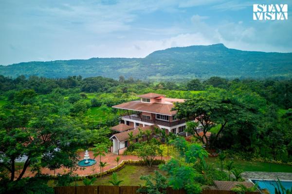 Stayvista At Aaraa With Bonfire, Pool - Karjat