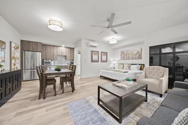 Tranquil Lake Oswego Luxury Studio - Wilsonville, OR