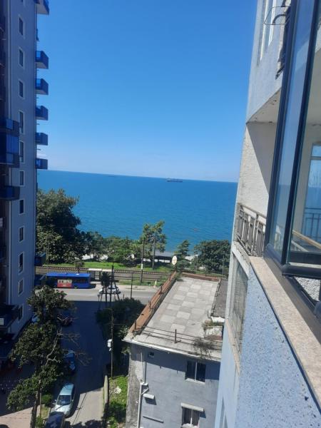 Cozy Apartment In 50 Meters To The Beach - バトゥミ