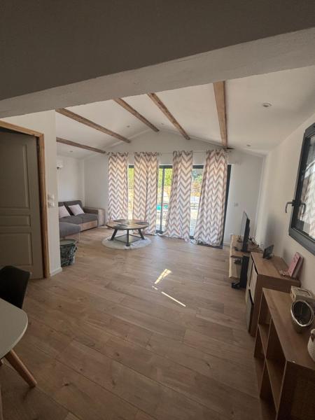 Sanary Sur Mer Location Maison Plein Pied Moderne 4 Personnes Bel Espace Extérieur Entièrement Clôturé Parking Gratuit à 7 Minutes Centre Ville En Voiture - Le Beausset