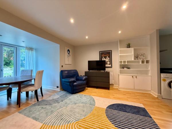 Bright & Spacious 1-bed Apartment With Balcony & Private Parking - Berkshire