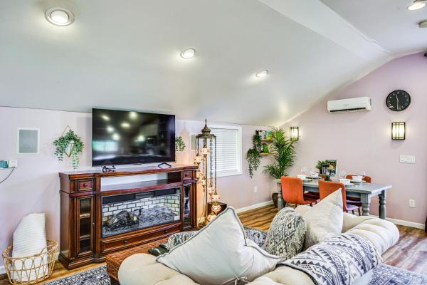 5 Mi To Dtwn Tacoma Modern Studio Retreat - Tacoma, WA