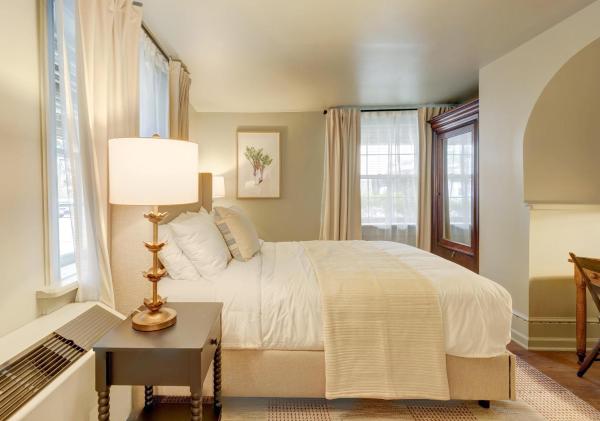 The 200 South St - Queen Rm 4 - Charlottesville, VA
