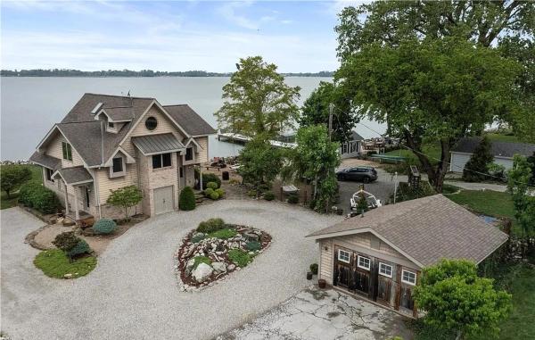 Waterfront Luxury Family Retreat - Sandusky, OH