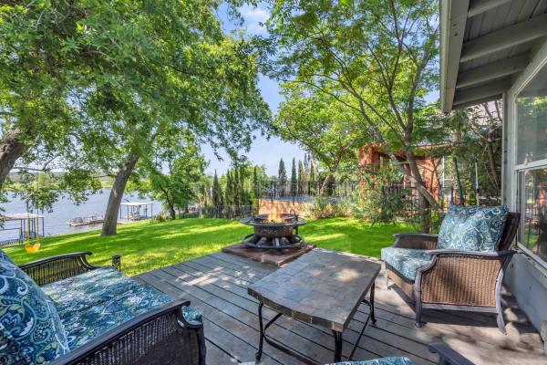River Oaks Place - Kingsland, TX