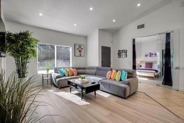 Flora Vista Sunshine - Palm Springs, CA