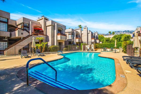 Palm Springs Getaway - Cathedral City, CA