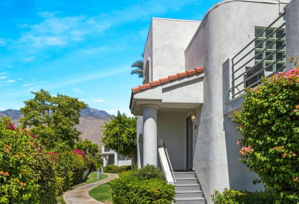 Modern & Uncluttered - Palm Springs, CA