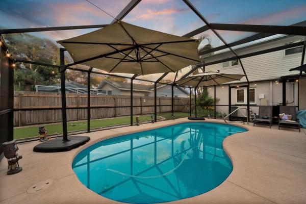 Putting Green Outdoor Oasis 3mi To The Beach - Treasure Island, FL