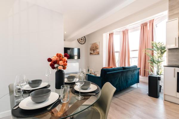 Central 3 Bed Apartment Southampton Perfect For Short & Long Stay Close To Shops - Southampton, UK