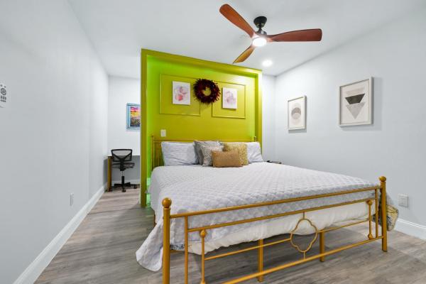 Serenity Spring Lake King Suite - Amway Center