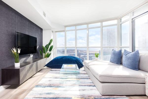 Skyline Dreams Floor To-ceiling Views & King Bed - Toronto