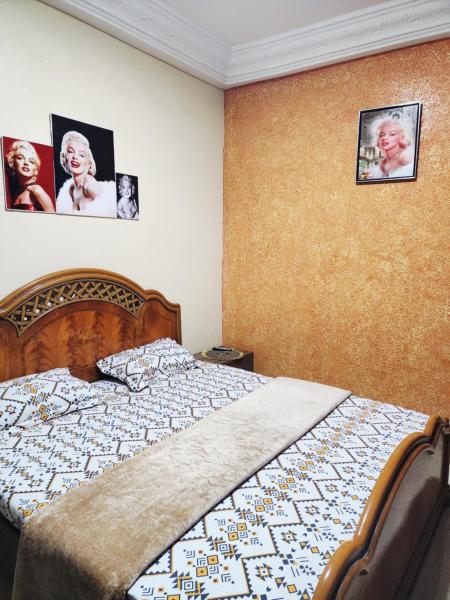 Chambre Simple Ventilée Avec Toilette Extérieure - Dakar