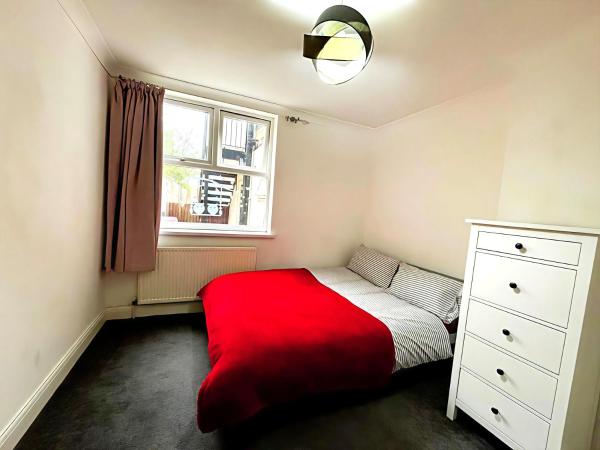 Cosy City Hideout - Barking