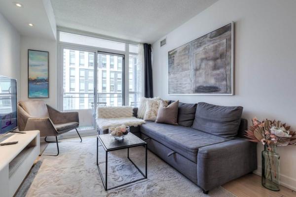 Modern 3br Condo With Balcony Downtown Toronto - Toronto