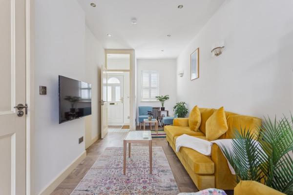 Charming Windsor Cottage, Castle Views, Garden & Walk Everywhere - By Tempstay - Windsor
